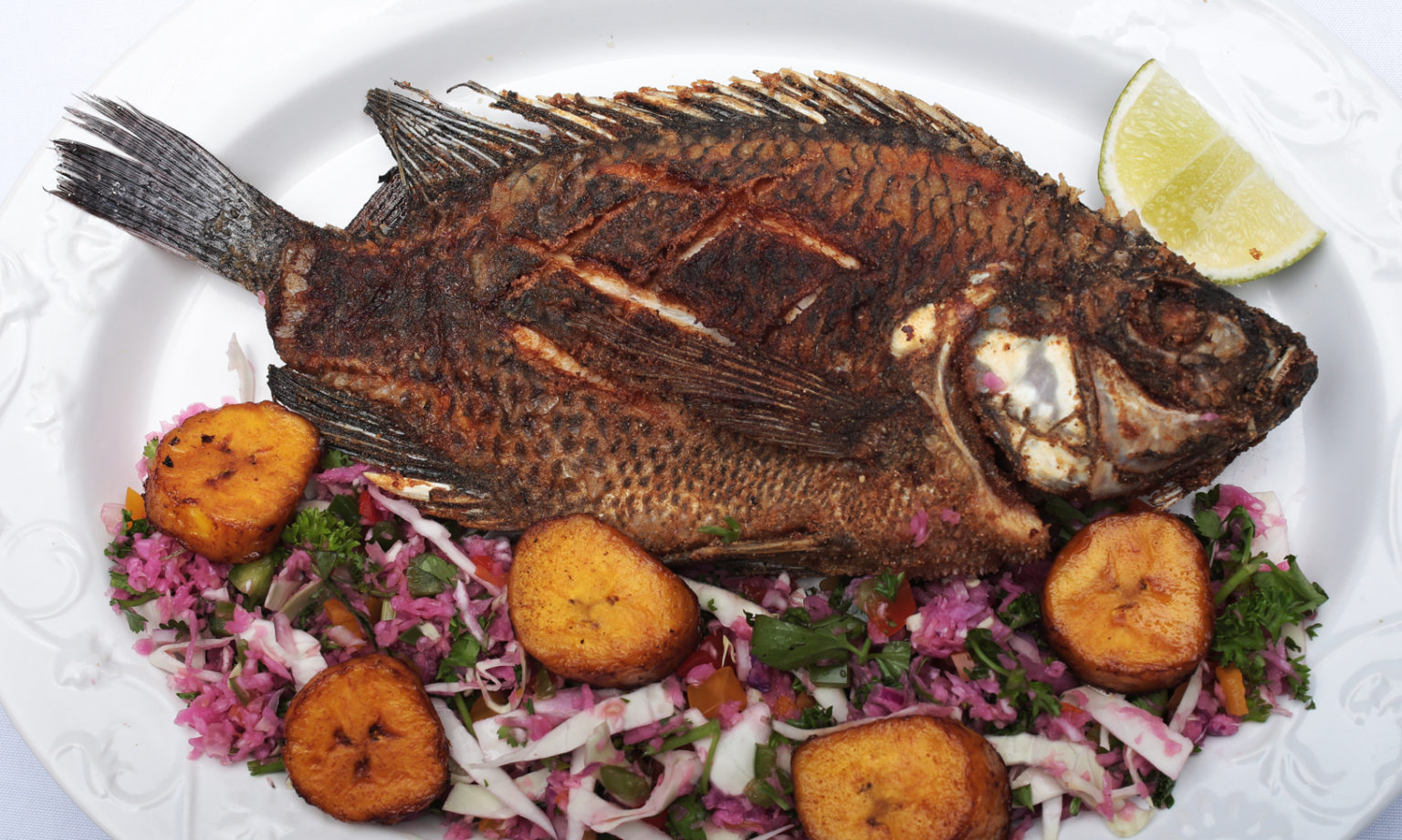 Mojarra entera Empanizada con Masarepa (harina de maíz | Regal Springs